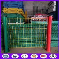 China Decorative  fence -Peach Shape post ,Triangle Bending Panel  as fence application for sale