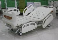 China Hand-Operated Hospital Bed 2150×1050mm with 450-700mm Height Adjustment and 75° Backrest for Emergency Departments for sale