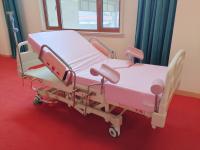 China Hydraulic Birthing Bed 2070mm x 1050mm with Foot Pedal Height Control 250kg Capacity for sale