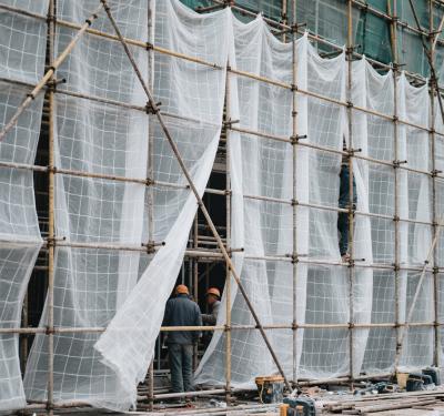 China Breathable Customize Scaffolding Tarpaulins 340GSM 1000D Vinyl Fence Tape PVC Mesh Fabric For Construction Site for sale