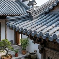China Matte Grey Chinese Roof Tiles Decorative Terracotta Clay Tiles with Eaves for Asian Garden Gazebo & Wall Toppers for sale