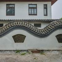 China Traditional Chinese Clay Roof Tiles for Wavy Cloud Walls Antique Grey Wall Coping Tiles for Curved Courtyard Perimeter Fences for sale