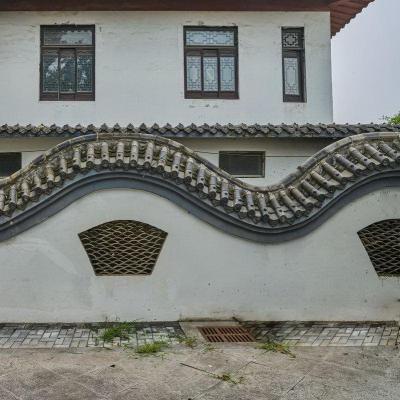 China Traditional Chinese Clay Roof Tiles for Wavy Cloud Walls Antique Grey Wall Coping Tiles for Curved Courtyard Perimeter Fences for sale