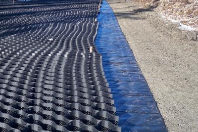 China HDPE Textured Perforated Geocell Fabric Gravel Grid For Road Construction for sale