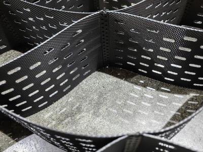 China Perforated HDPE Geocell Retaining Grid For Slope Erosion Control System for sale