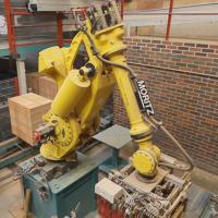 China CNC Payload Used Industrial Robots 400kg M-900 IB 260L Palletizing Robot for sale