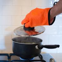 China Customized Waffle Style Silicone Smoker BBQ Gloves Extreme Heat Resistant Waterproof Mitts for sale