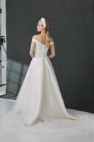 China Glamour Off-the-shoulder Appliqued Lace Plus Size Zipper Sweep Train Zipper White Tulle Bride Ball Gown Wedding Dress for sale