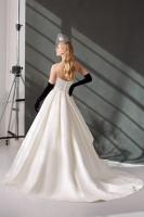 China Unique Empire Asymmetric Ruffle Pleated Court Train Zipper Sweetheart Neckline White Satin Bride Ball Gown Wedding Dress for sale