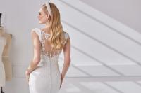 China Unique Off-the-shoulder Appliqued Lace Illusion Back Zipper Sheath Mermaid Court Train White Bride Wedding Dress for sale