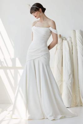 China Luxurious Custom-made Size Pleated Zipper Court Train Detachable Straps Mermaid White Satin Bride Wedding Dress for sale
