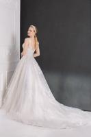 China Elegant Custom-made Size Zipper Court Train V-neck Two Straps Zipper White Tulle Lace Ball Gown Bride Wedding Dress for sale