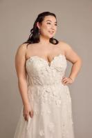 China Stunning Sweetheart Neck Plus Size Appliques Lace  Spaghetti Strap Chapel Train Lace-up Ivory Tulle Wedding Dress for sale