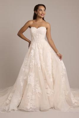 China Zipper Sweetheart Neck Strapless Appliques Lace Chapel Train Ivory Organza Ball Gown Bridal Wedding Dress for sale