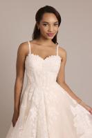 China Zipper Sweetheart Neck Strapless Appliques Lace Chapel Train Ivory Organza Ball Gown Bridal Wedding Dress for sale
