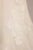 China Zipper Sweetheart Neck Strapless Appliques Lace Chapel Train Ivory Organza Ball Gown Bridal Wedding Dress for sale