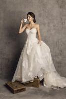 China Zipper Sweetheart Neck Strapless Appliques Lace Chapel Train Ivory Organza Ball Gown Bridal Wedding Dress for sale