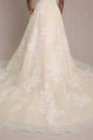 China Zipper Sweetheart Neck Strapless Appliques Lace Chapel Train Ivory Organza Ball Gown Bridal Wedding Dress for sale