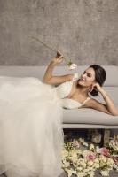China Unique Appliques Lace Beaded Off-the-shoulder Chapel Train Zipper Ivory Tulle Ball Gown Wedding Dress for sale