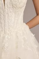 China Unique Appliques Lace Beaded Off-the-shoulder Chapel Train Zipper Ivory Tulle Ball Gown Wedding Dress for sale