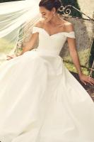 China Luxurious Customized Size Off-the-shoulder V-neck Ruffles Chapel Train Zipper Ivory Satin Ball Gown Wedding Dress for sale