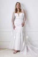 China Exquisite Strapless Lace Applique Plunging Sweetheart Neckline Chapel Train Zipper Sheath Mermaid Ivory Tulle Wedding Dr for sale