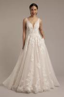 China Graceful Plunging Neckline Lace Appliques Chapel Train Zipper Ivory Tulle Tank Bride Ball Gown Wedding Dress for sale