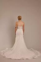 China Perfect Beaded Sheath Sweetheart Scalloped Lace Appliques Illusion Back Chapel Train Mermaid Ivory Organza Wedding Dress for sale
