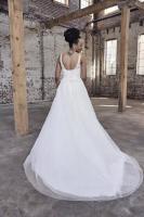 China Plus Size V-neck Beaded Empire Spaghetti Strap Applique Lace-up Chapel Train Ivory Tulle Tank Ball Gown Wedding Dress for sale