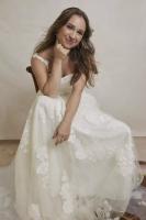 China Stunning Applique A-line Sweetheart Removable Straps Chapel Train Lace-up White Tulle Wedding Dress for sale