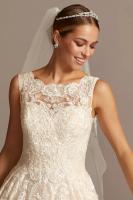 China Stunning Beaded Chapel Train Zipper Pleated Scalloped Appliqued Tulle Ball Gown White Lace Wedding Dress for sale