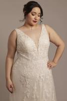 China Glamorous Plunging Neckline Tank A-line Lace Appliques Chapel Train Zipper Plus Size White Tulle Wedding Dress for sale