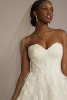 China Princess Tiered Floral Lace Appliques Strapless Sweetheart Neckline Chapel Train Ball Gown White Organza Wedding Dress for sale