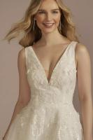 China Flirty A-line Plus Size Tea-length Plunging Neckline Tank Straps Appliqued Lace Zipper White Organza Midi Wedding Dress for sale