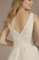 China Flirty A-line Plus Size Tea-length Plunging Neckline Tank Straps Appliqued Lace Zipper White Organza Midi Wedding Dress for sale