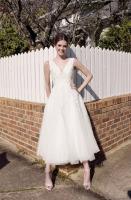 China Flirty A-line Plus Size Tea-length Plunging Neckline Tank Straps Appliqued Lace Zipper White Organza Midi Wedding Dress for sale