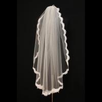 China Elegant Customized Wholesale Appliqued Lace Tulle Bridal Wedding White Veil With Hair Comb for sale