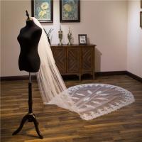 China Elegant Customized Two Layers Appliqued Lace 3.5m*1.8m Tulle Bridal Wedding White Veil With Hair Comb for sale