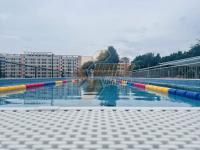 China Customized Outdoor Steel Frame Swimming Pool 50×25×2M with Zn-Al-Mg Steel and Anti-Drowning Safety Design for sale