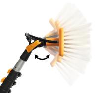 China Lightweight Extendable Solar Panel Brush Cleaner For Roof Washing 12m for sale