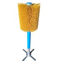 China Ergonomic Cattle Scratcher Brush Roller 50cm PP Nylon Material for sale