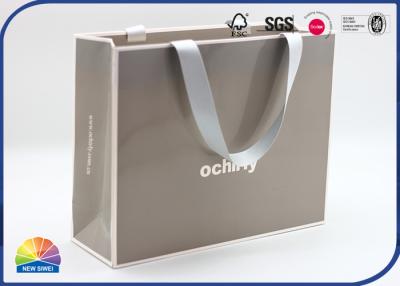 China Pantone Printed Clothes Shopping Bags Glossy Paper Customized Logo for sale