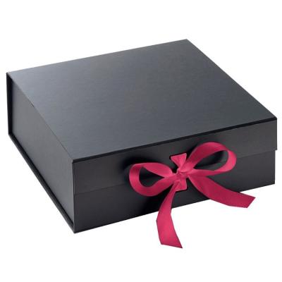 China Foldable Gift Box with Magnet Closure White for sale