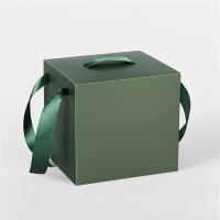 China Eco-friendly and Recyclable Folding Gift Container with Ribbon or Cotton Handle for sale