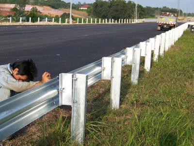 China M180 Highway Guardrail System - 4 Meter Length, 2.7mm-4.0mm Thickness Galvanized Steel Safety Barrier for sale