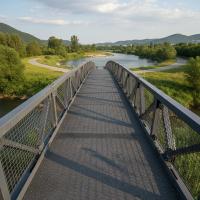 China Steel Pedestrian Bridge 10-50m Span Weatherproof UV Resistant Anti Skid Deck 400-600 kg/m² Load Capacity for sale