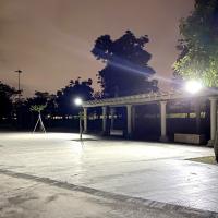 China Outdoor Solar Powered Reflector LED Flood Light 500W 1000W IP66 Waterproof for sale