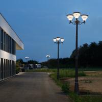 China IP65 Outdoor Solar LED Landscape Pathway Light Solar Garden Lights 3 head lamps for sale