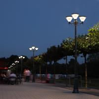 China IP65 Outdoor Solar LED Landscape Pathway Light Solar Garden Lights 3 head lamps for sale