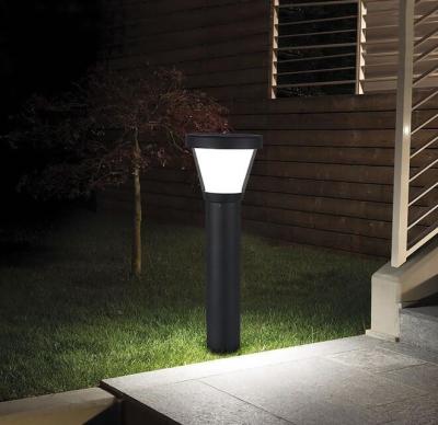 China Bright White 12Hrs 100LM Solar Street Light Outdoor Decorative Solar Garden Lamp for sale